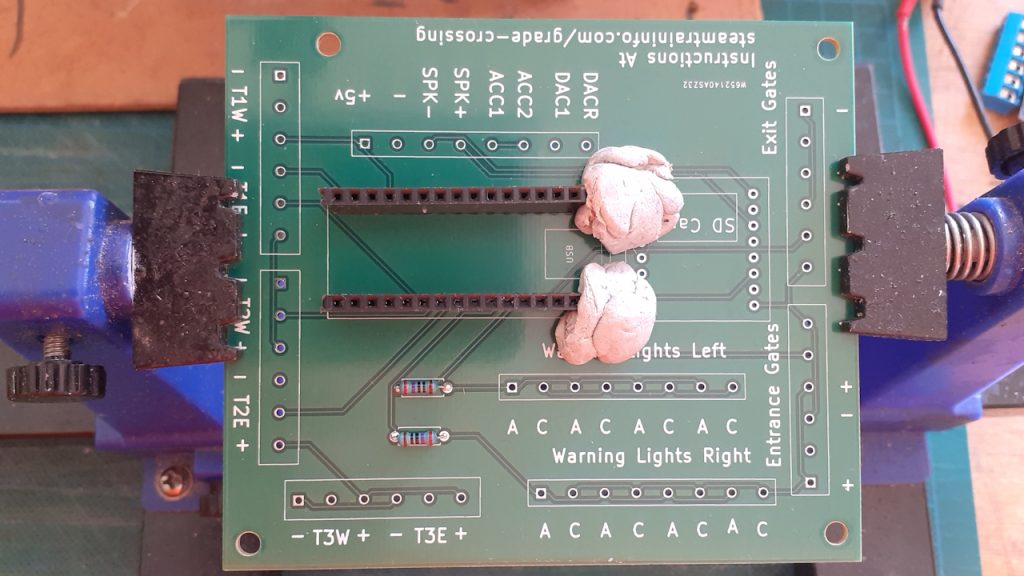 Make A Multi-Track Grade Crossing With Gates,, Lights, Bells